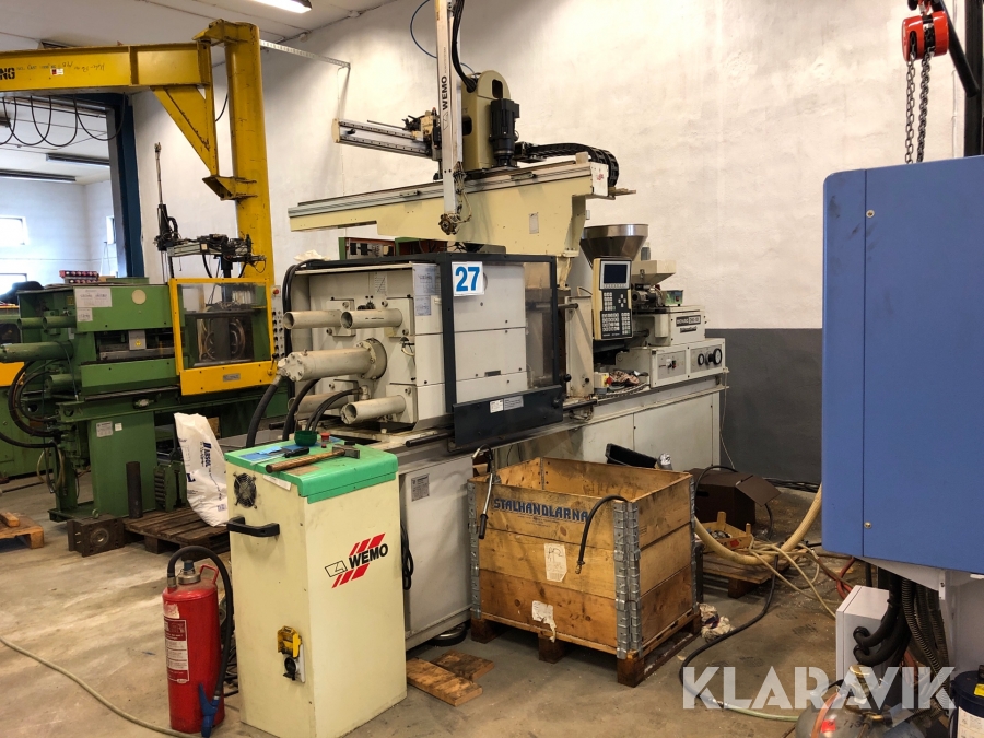 Formspruta med robot Demag D 60-151