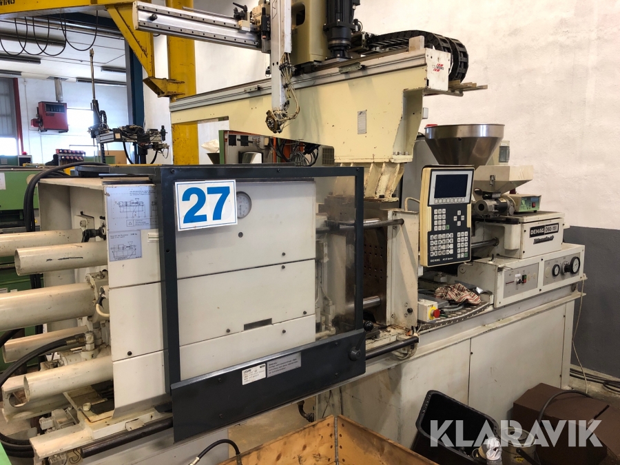 Formspruta med robot Demag D 60-151