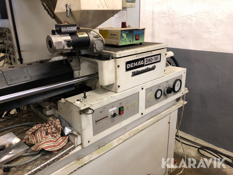 Formspruta med robot Demag D 60-151