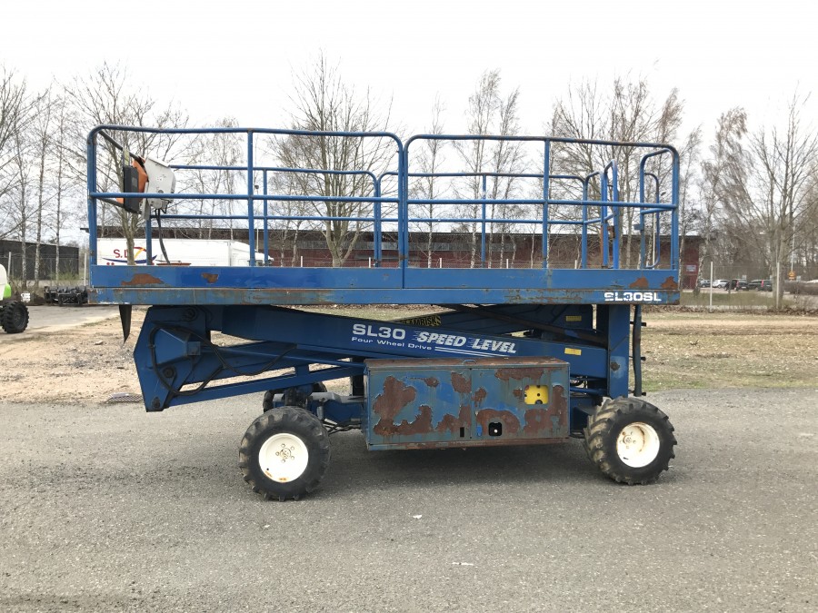 Klaravik Auktioner | Saxlift UpRight SL30SL Diesel