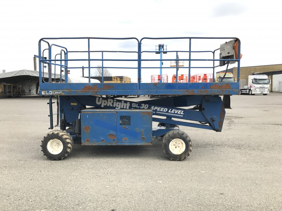 Klaravik Auktioner | Saxlift UpRight SL30SL Diesel