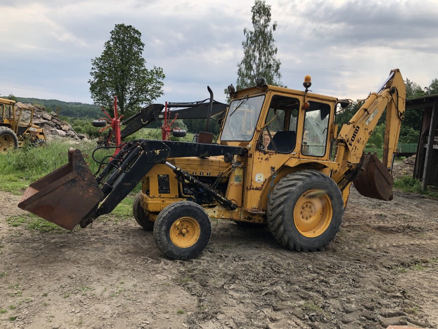 Klaravik Auktioner | Traktorgrävare Ford 4500