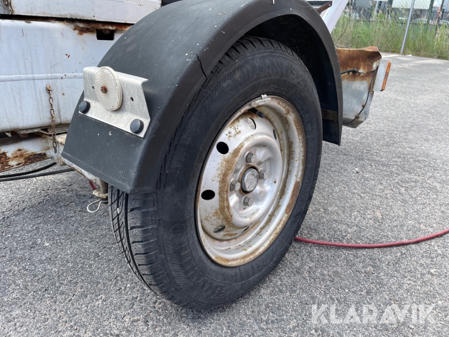Klaravik Auktioner | Släpvagnslift Dino 105T