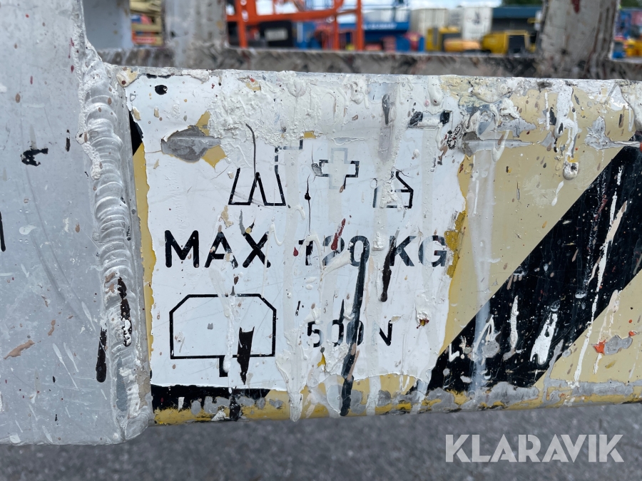 Klaravik Auktioner | Släpvagnslift Dino 105T