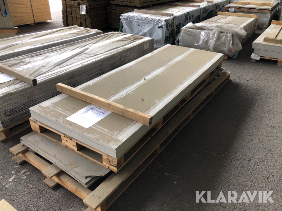Klaravik Auktioner | Skivor masterboard + minerit