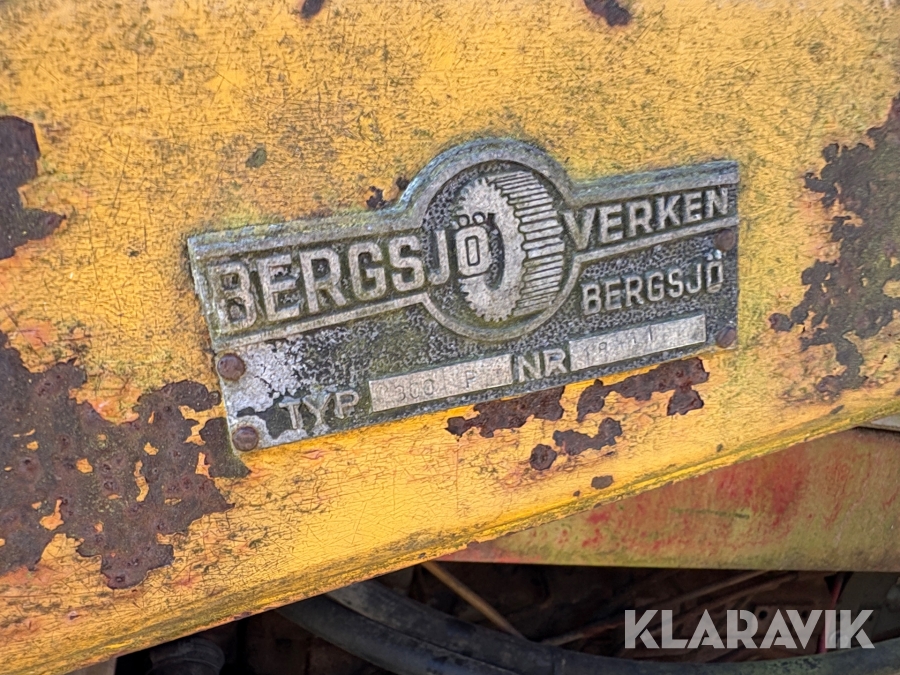 Veterantraktor Massey Ferguson 185S, Gotland, Klaravik aukti