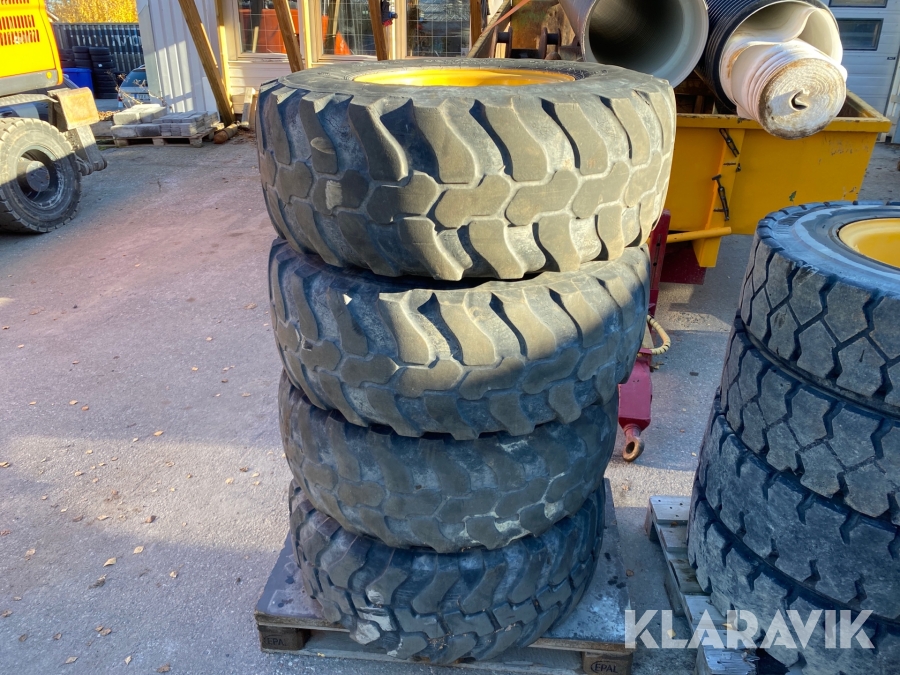 Entreprenaddäck Cat 908, Sandviken, Klaravik auktioner