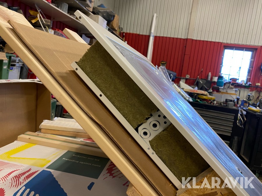 Klaravik Auktioner | Säkerhetsdörr Daloc S43 med karm